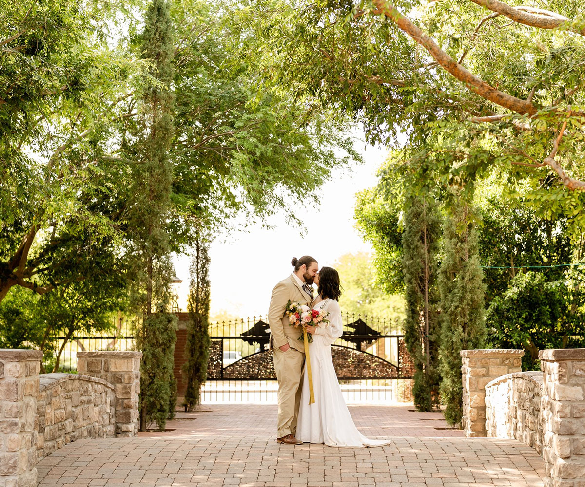 Stonebridge Manor: Mesa, AZ's Grand Manor for Timeless Wedding Celebrations